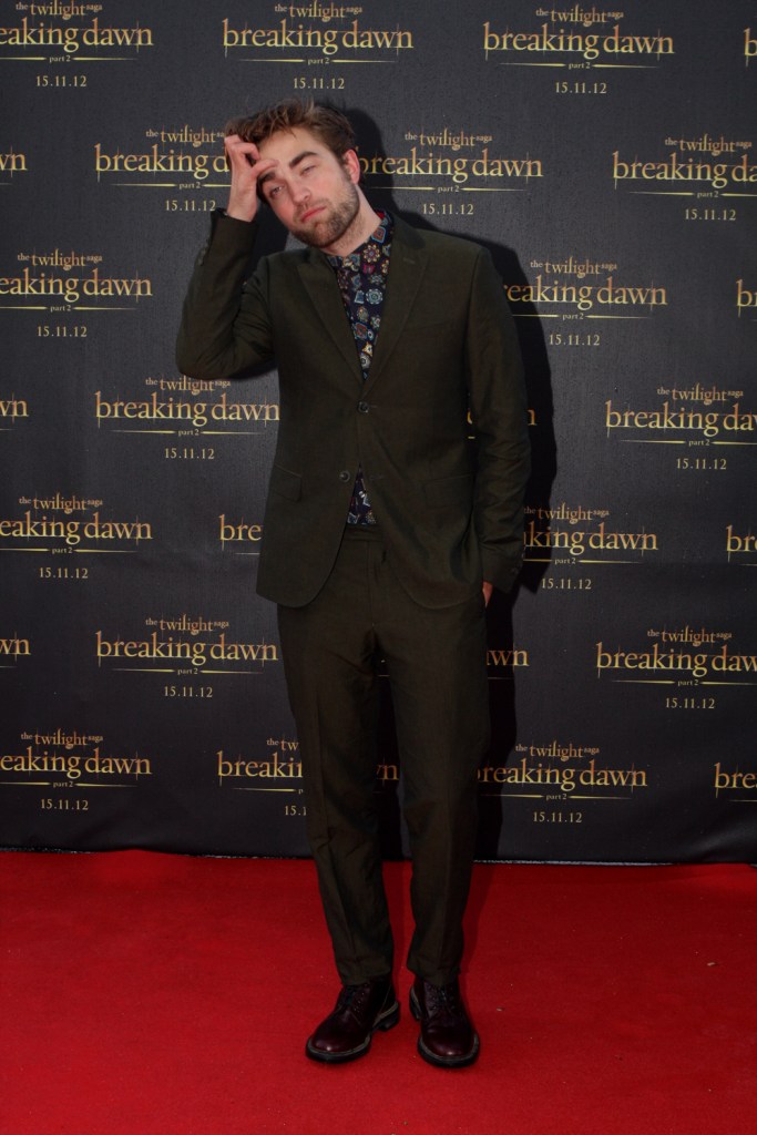 More Fan pics of Rob at the Breaking Dawn part 2 fan event in Sydney ...