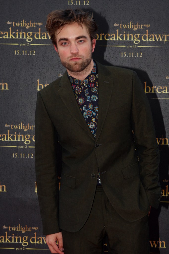 More Fan pics of Rob at the Breaking Dawn part 2 fan event in Sydney ...