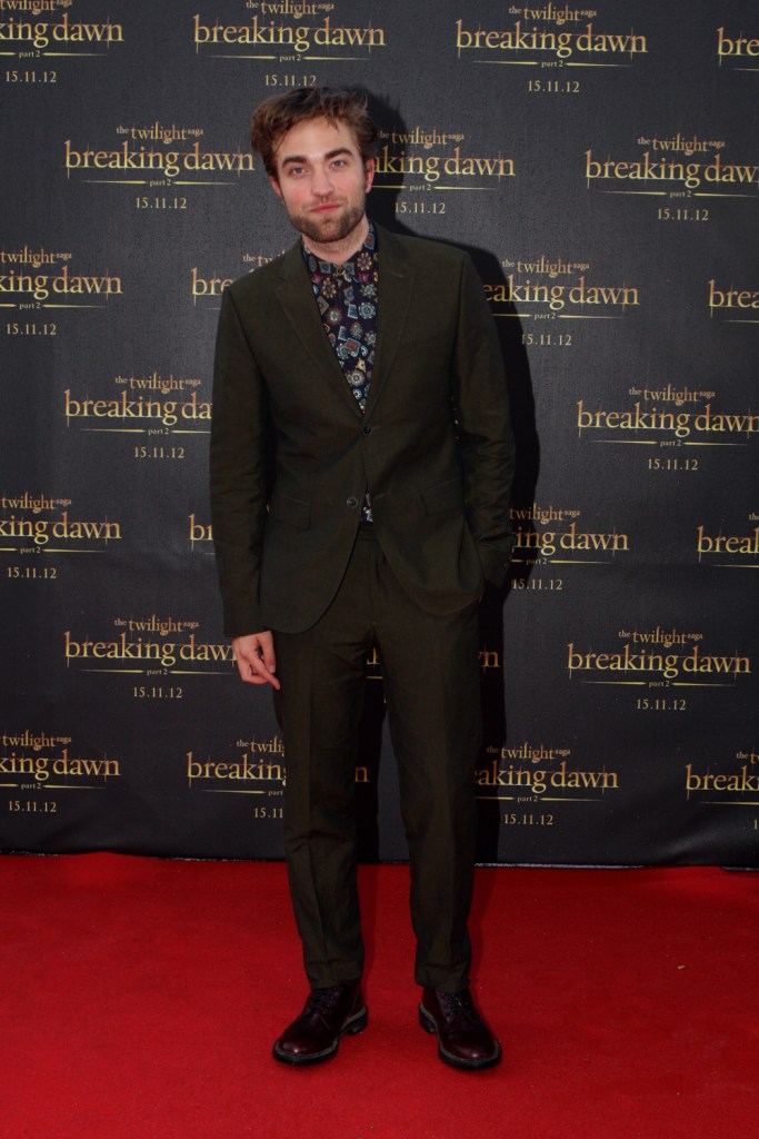 More Fan pics of Rob at the Breaking Dawn part 2 fan event in Sydney ...